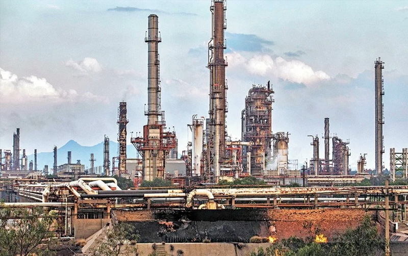 Combustóleo, a la cabeza en refinerías de Pemex