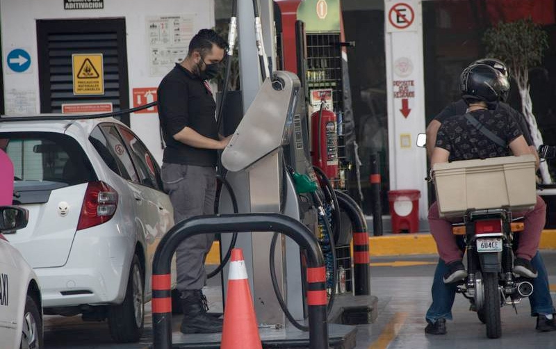 Gasolineros se gastan millones en sus estaciones y el Gobierno les da ...